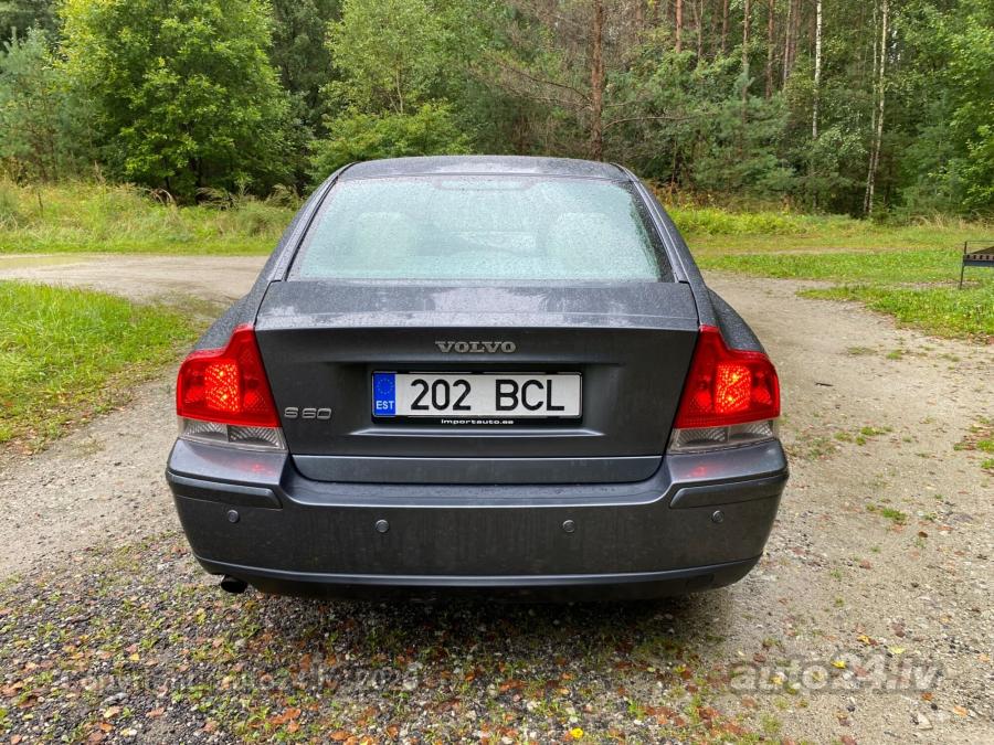Pelēks Volvo S60 2006 Tallina, ar dzinēja tilpumu 2.40 L un nobraukumu 352 tūkst. km par 3500 €, foto 8 vietnē AUTOMOTO.COM.LV