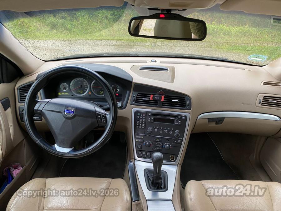 Pelēks Volvo S60 2006 Tallina, ar dzinēja tilpumu 2.40 L un nobraukumu 352 tūkst. km par 3500 €, foto 15 vietnē AUTOMOTO.COM.LV