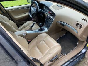 Pelēks Volvo S60 2006 Tallina, ar dzinēja tilpumu 2.40 L un nobraukumu 352 tūkst. km par 3500 €, foto 16 vietnē AUTOMOTO.COM.LV