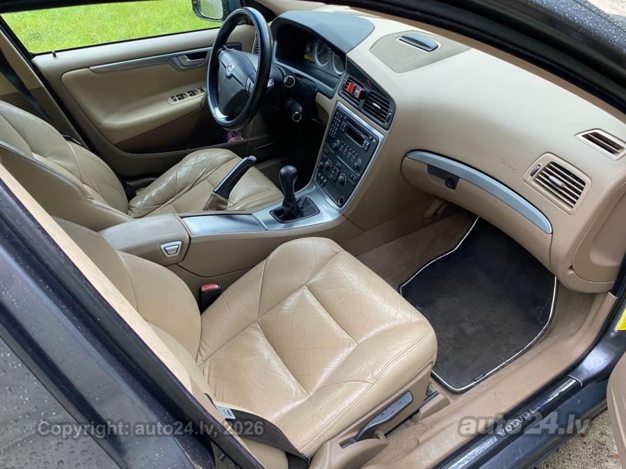Pelēks Volvo S60 2006 Tallina, ar dzinēja tilpumu 2.40 L un nobraukumu 352 tūkst. km par 3500 €, foto 16 vietnē AUTOMOTO.COM.LV