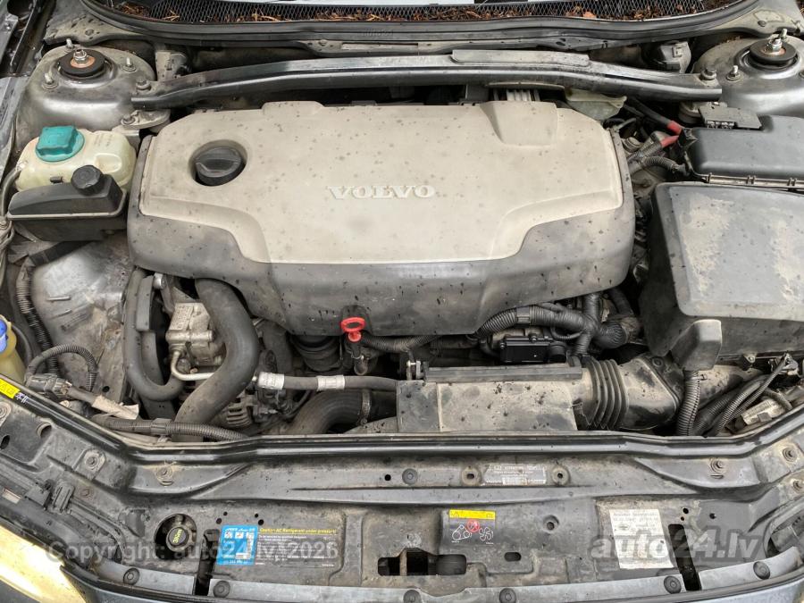 Pelēks Volvo S60 2006 Tallina, ar dzinēja tilpumu 2.40 L un nobraukumu 352 tūkst. km par 3500 €, foto 19 vietnē AUTOMOTO.COM.LV