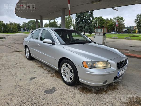 Pelēks Volvo S60 2006 Ogre, ar dzinēja tilpumu 2.40 L un nobraukumu 437 tūkst. km par 2400 €, foto 5 vietnē AUTOMOTO.COM.LV