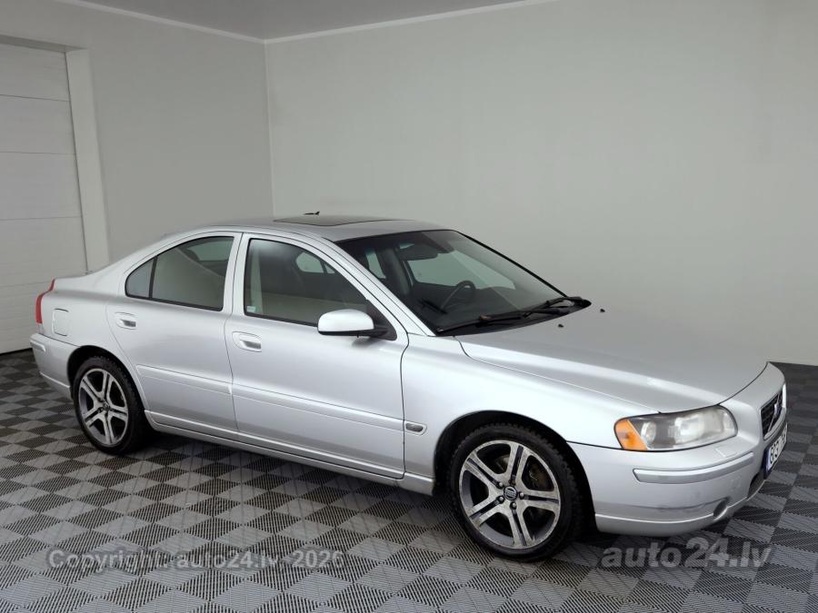 Grey Volvo S60 2006 in Tallinn, with an engine capacity of 2.00 L and mileage of 249 thousand km for 1599 €, photo 1 on AUTOMOTO.COM.LV