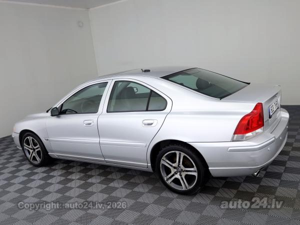 Pelēks Volvo S60 2006 Tallina, ar dzinēja tilpumu 2.00 L un nobraukumu 249 tūkst. km par 1599 €, foto 4 vietnē AUTOMOTO.COM.LV