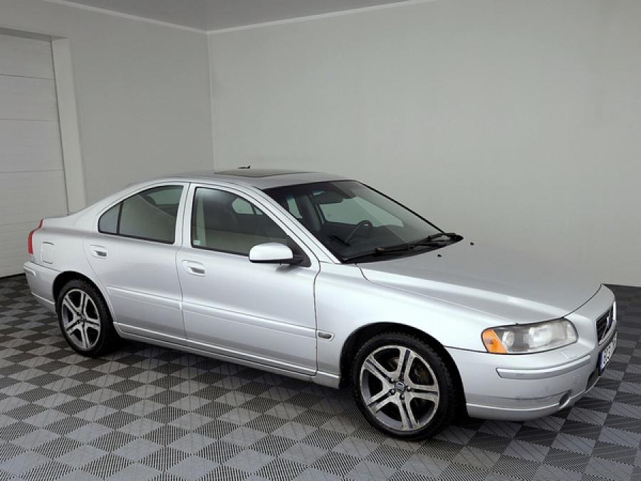 Pelēks Volvo S60 2006 Tallina, ar dzinēja tilpumu 2.00 L un nobraukumu 249 tūkst. km par 1599 €, foto 1 vietnē AUTOMOTO.COM.LV