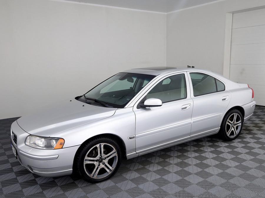 Pelēks Volvo S60 2006 Tallina, ar dzinēja tilpumu 2.00 L un nobraukumu 249 tūkst. km par 1599 €, foto 3 vietnē AUTOMOTO.COM.LV