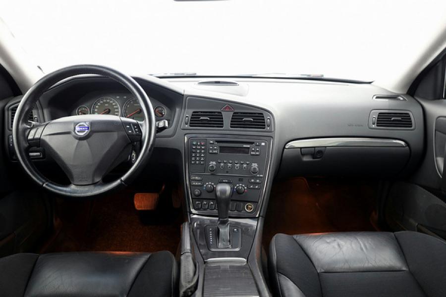 Pelēks Volvo S60 2006 Tallina, ar dzinēja tilpumu 2.00 L un nobraukumu 249 tūkst. km par 1599 €, foto 6 vietnē AUTOMOTO.COM.LV