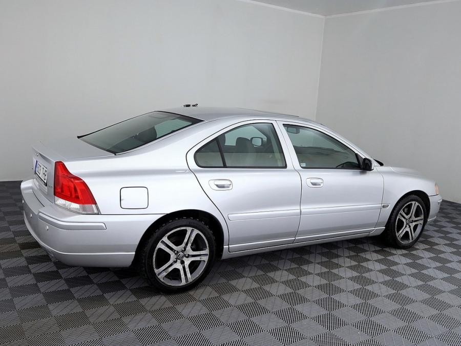 Pelēks Volvo S60 2006 Tallina, ar dzinēja tilpumu 2.00 L un nobraukumu 249 tūkst. km par 1599 €, foto 11 vietnē AUTOMOTO.COM.LV