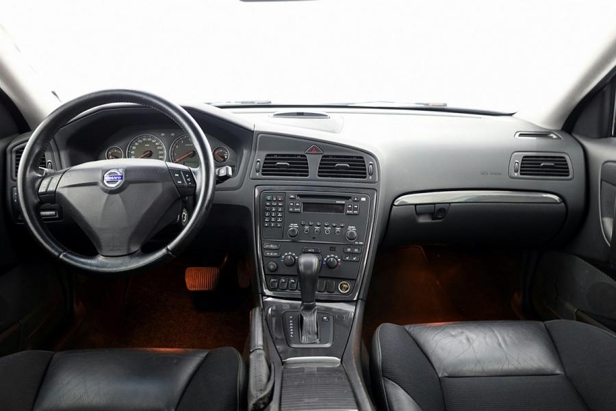 Pelēks Volvo S60 2006 Tallina, ar dzinēja tilpumu 2.00 L un nobraukumu 249 tūkst. km par 1599 €, foto 13 vietnē AUTOMOTO.COM.LV