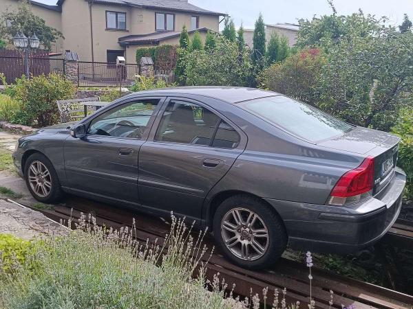 Volvo S60 2006 Viļņa vietnē Pelēks Volvo S60 2006 Viļņa, ar dzinēja tilpumu 2.40 L un nobraukumu 238 tūkst. km par 2100 €, foto 1 vietnē AUTOMOTO.COM.LV