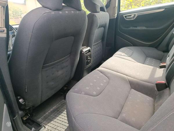 Volvo S60 2006 Viļņa vietnē Pelēks Volvo S60 2006 Viļņa, ar dzinēja tilpumu 2.40 L un nobraukumu 238 tūkst. km par 2100 €, foto 8 vietnē AUTOMOTO.COM.LV