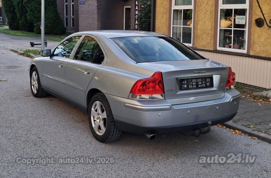 Pelēks Volvo S60 2006 Paide, ar dzinēja tilpumu 2.40 L un nobraukumu 281 tūkst. km par 4150 €, foto 4 vietnē AUTOMOTO.COM.LV