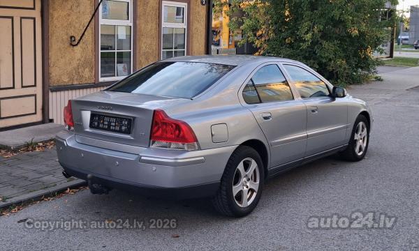 Pelēks Volvo S60 2006 Paide, ar dzinēja tilpumu 2.40 L un nobraukumu 281 tūkst. km par 4150 €, foto 7 vietnē AUTOMOTO.COM.LV