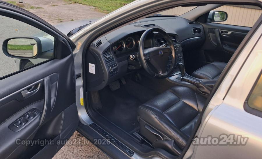 Pelēks Volvo S60 2006 Paide, ar dzinēja tilpumu 2.40 L un nobraukumu 281 tūkst. km par 4150 €, foto 8 vietnē AUTOMOTO.COM.LV