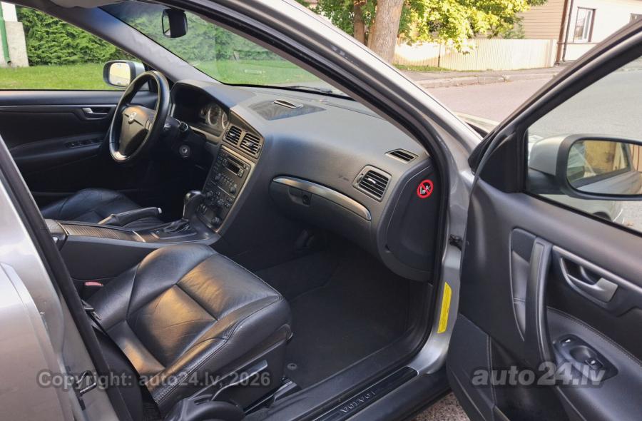 Pelēks Volvo S60 2006 Paide, ar dzinēja tilpumu 2.40 L un nobraukumu 281 tūkst. km par 4150 €, foto 10 vietnē AUTOMOTO.COM.LV