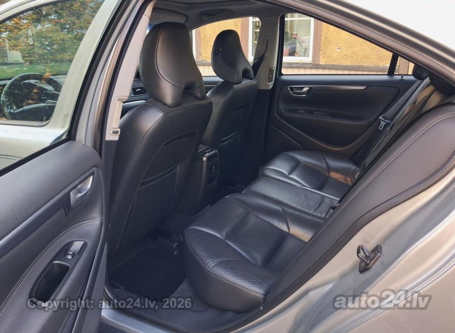 Pelēks Volvo S60 2006 Paide, ar dzinēja tilpumu 2.40 L un nobraukumu 281 tūkst. km par 4150 €, foto 11 vietnē AUTOMOTO.COM.LV