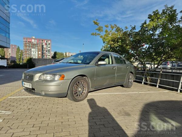 Volvo S60 2006 Rīga vietnē Pelēks Volvo S60 2006 Rīga, ar dzinēja tilpumu 2.40 L un nobraukumu 278 tūkst. km par 3200 €, foto 3 vietnē AUTOMOTO.COM.LV