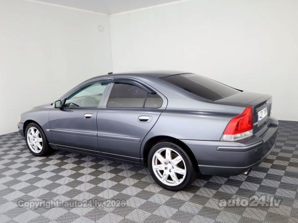 Вольво С60 2006 в Таллин на AUTOMOTO.COM.LV Серый Вольво С60 2006 в Таллин, объемом двигателя 2.40 л и пробегом 312 тыс. км за 2499 €, фото 5 на AUTOMOTO.COM.LV