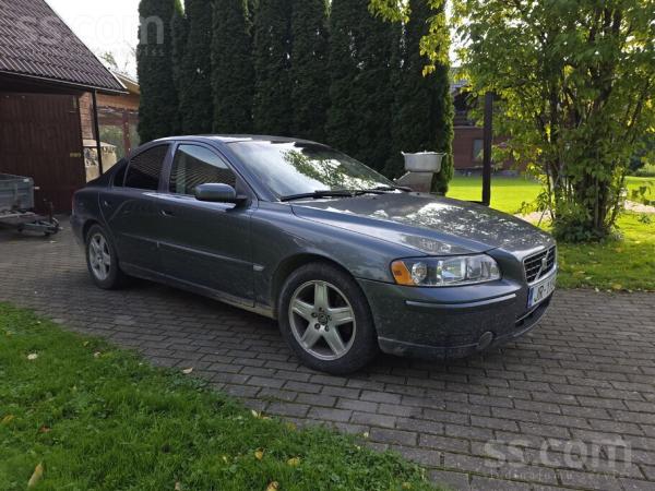 Grey Volvo S60 2006 in Aizkraukle, with an engine capacity of 2.40 L and mileage of 252 thousand km for 2499 €, photo 1 on AUTOMOTO.COM.LV
