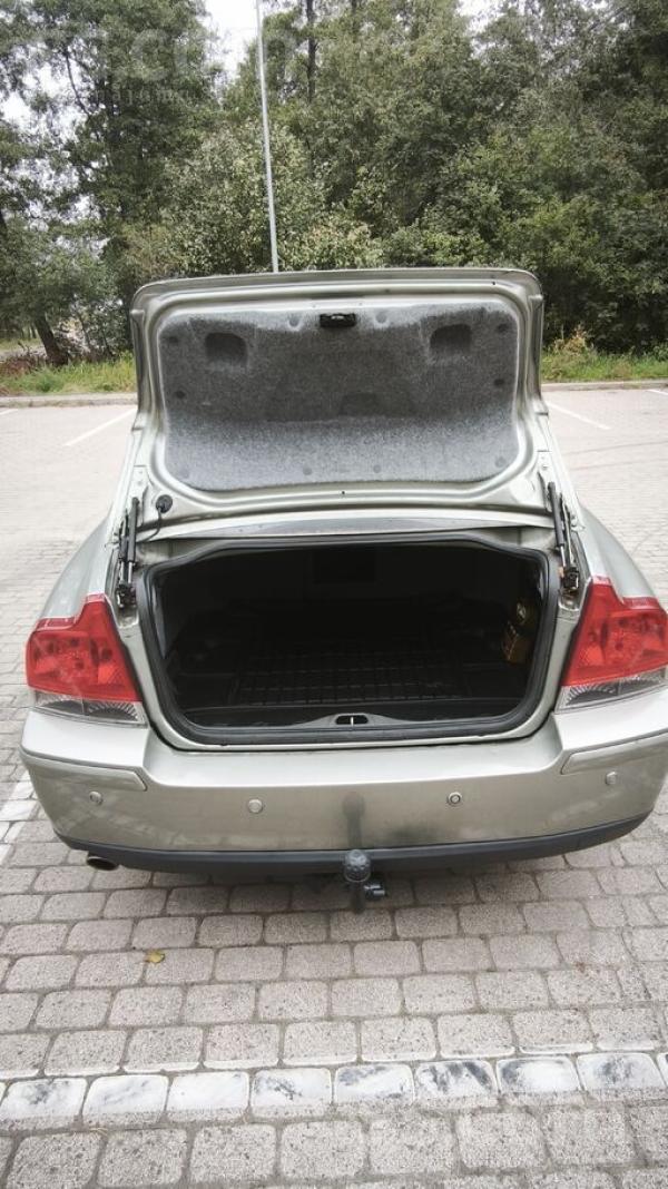Pelēks Volvo S60 2006 Rīga, ar dzinēja tilpumu 2.40 L un nobraukumu 313 tūkst. km par 3200 €, foto 3 vietnē AUTOMOTO.COM.LV