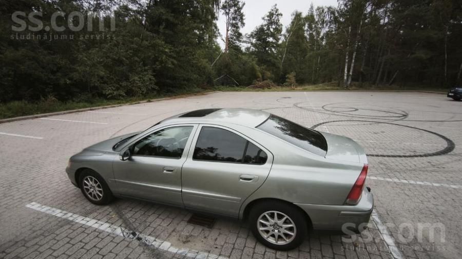 Grey Volvo S60 2006 in Riga, with an engine capacity of 2.40 L and mileage of 313 thousand km for 3200 €, photo 6 on AUTOMOTO.COM.LV