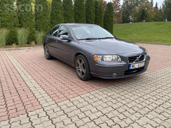Pelēks Volvo S60 2006 Madona, ar dzinēja tilpumu 2.40 L un nobraukumu 381 tūkst. km par 2200 €, foto 1 vietnē AUTOMOTO.COM.LV