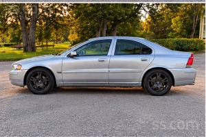 Grey Volvo S60 2006 in Gulbene, with an engine capacity of 2.40 L and mileage of 305 thousand km for 3150 €, photo 3 on AUTOMOTO.COM.LV
