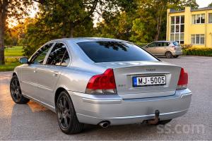 Grey Volvo S60 2006 in Gulbene, with an engine capacity of 2.40 L and mileage of 305 thousand km for 3150 €, photo 4 on AUTOMOTO.COM.LV