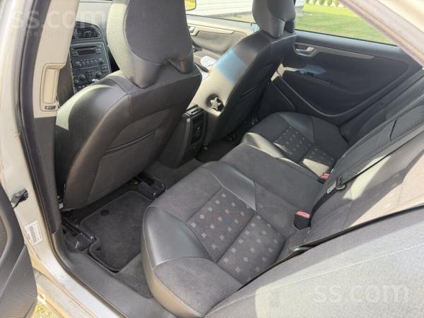 Grey Volvo S60 2006 in Gulbene, with an engine capacity of 2.40 L and mileage of 305 thousand km for 3150 €, photo 6 on AUTOMOTO.COM.LV