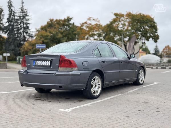 Вольво С60 2006 в Укмерге на AUTOMOTO.COM.LV Серый Вольво С60 2006 в Укмерге, объемом двигателя 2.40 л и пробегом 472 тыс. км за 980 €, фото 3 на AUTOMOTO.COM.LV