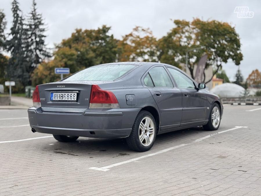 Серый Вольво С60 2006 в Укмерге, объемом двигателя 2.40 л и пробегом 472 тыс. км за 980 €, фото 3 на AUTOMOTO.COM.LV