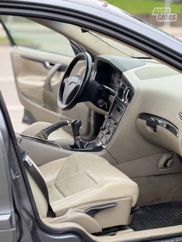 Вольво С60 2006 в Укмерге на AUTOMOTO.COM.LV Серый Вольво С60 2006 в Укмерге, объемом двигателя 2.40 л и пробегом 472 тыс. км за 980 €, фото 7 на AUTOMOTO.COM.LV