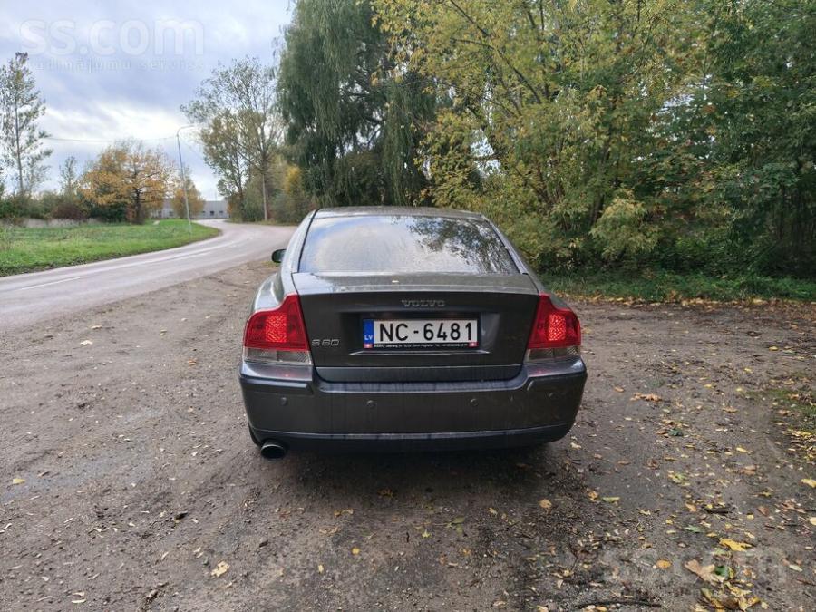Grey Volvo S60 2006 in Jelgava, with an engine capacity of 2.40 L and mileage of 339 thousand km for 1500 €, photo 3 on AUTOMOTO.COM.LV
