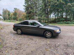 Grey Volvo S60 2006 in Jelgava, with an engine capacity of 2.40 L and mileage of 339 thousand km for 1500 €, photo 4 on AUTOMOTO.COM.LV