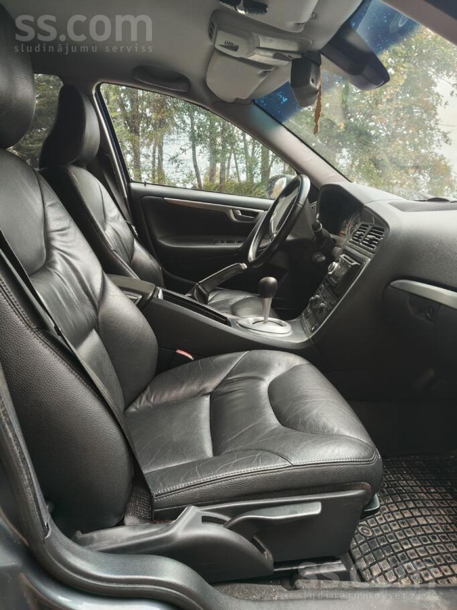 Grey Volvo S60 2006 in Jelgava, with an engine capacity of 2.40 L and mileage of 339 thousand km for 1500 €, photo 6 on AUTOMOTO.COM.LV