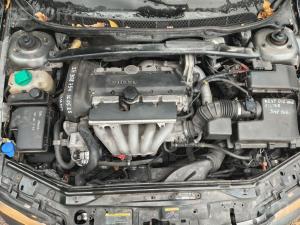 Grey Volvo S60 2006 in Jelgava, with an engine capacity of 2.40 L and mileage of 339 thousand km for 1500 €, photo 10 on AUTOMOTO.COM.LV