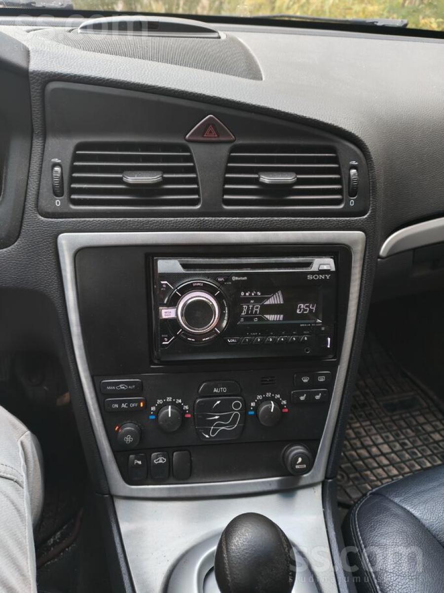 Grey Volvo S60 2006 in Jelgava, with an engine capacity of 2.40 L and mileage of 339 thousand km for 1500 €, photo 13 on AUTOMOTO.COM.LV