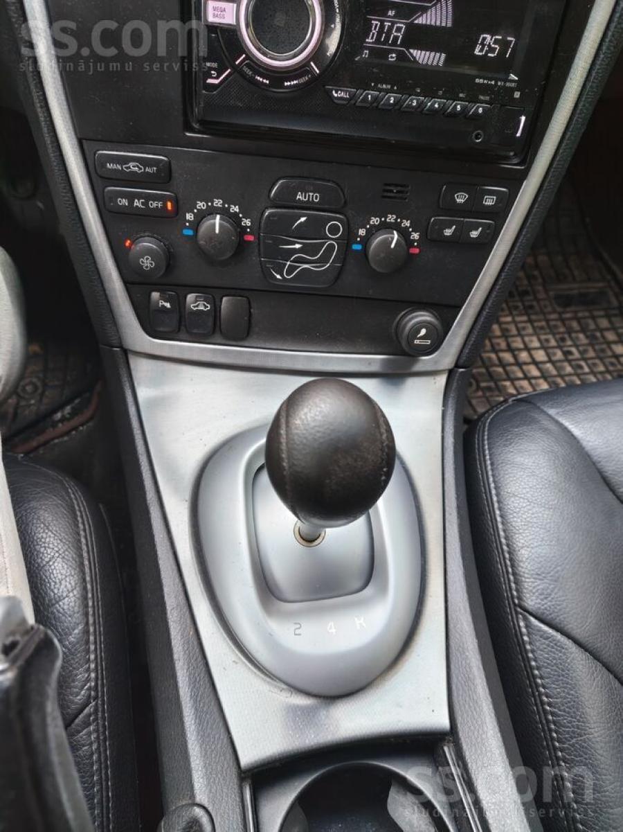 Grey Volvo S60 2006 in Jelgava, with an engine capacity of 2.40 L and mileage of 339 thousand km for 1500 €, photo 14 on AUTOMOTO.COM.LV