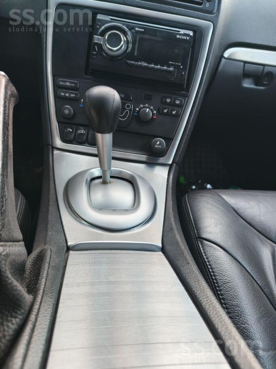 Grey Volvo S60 2006 in Jelgava, with an engine capacity of 2.40 L and mileage of 339 thousand km for 1500 €, photo 17 on AUTOMOTO.COM.LV
