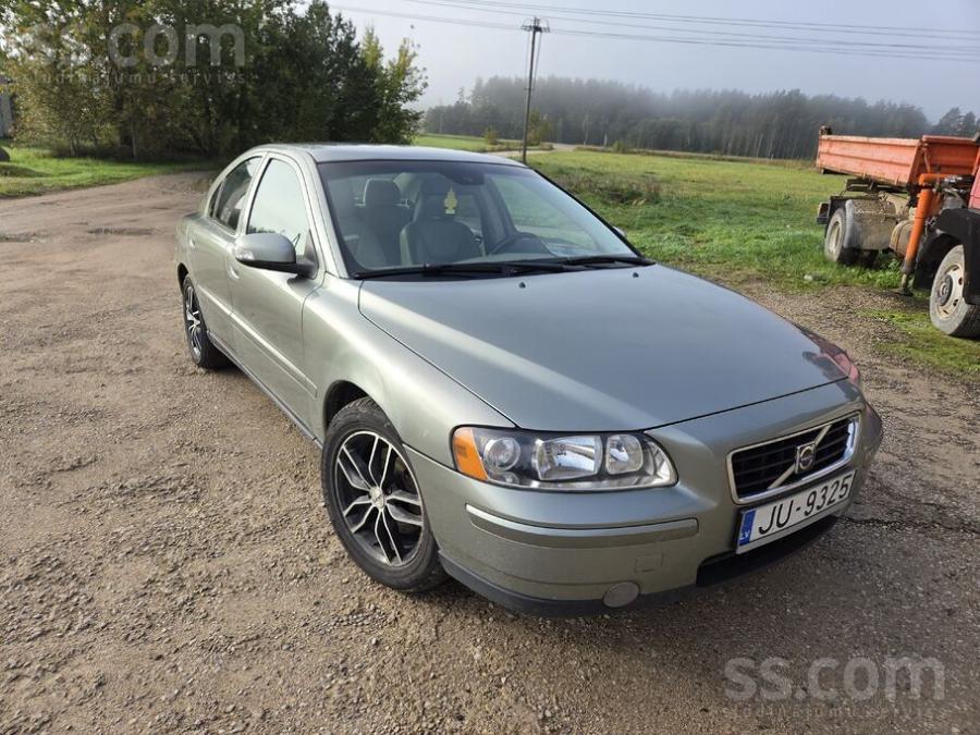 Pelēks Volvo S60 2006 Aizkraukle, ar dzinēja tilpumu 2.40 L un nobraukumu 420 tūkst. km par 2100 €, foto 1 vietnē AUTOMOTO.COM.LV