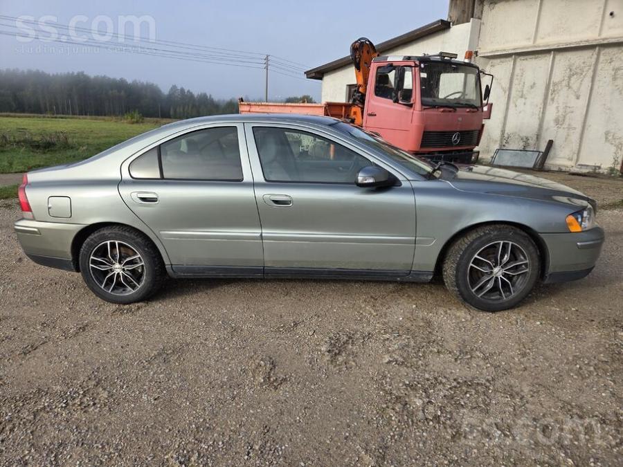 Pelēks Volvo S60 2006 Aizkraukle, ar dzinēja tilpumu 2.40 L un nobraukumu 420 tūkst. km par 2100 €, foto 3 vietnē AUTOMOTO.COM.LV