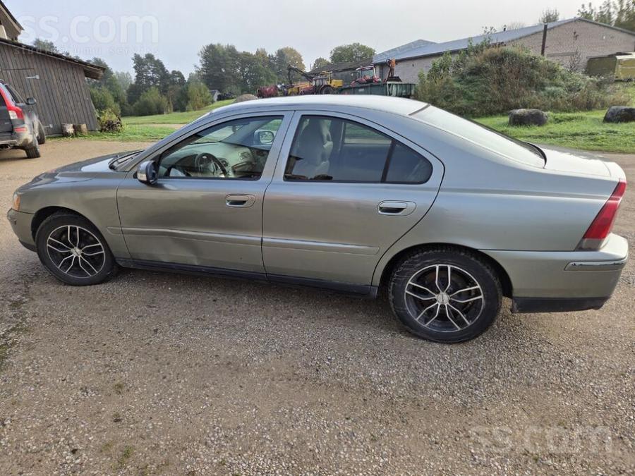 Pelēks Volvo S60 2006 Aizkraukle, ar dzinēja tilpumu 2.40 L un nobraukumu 420 tūkst. km par 2100 €, foto 4 vietnē AUTOMOTO.COM.LV