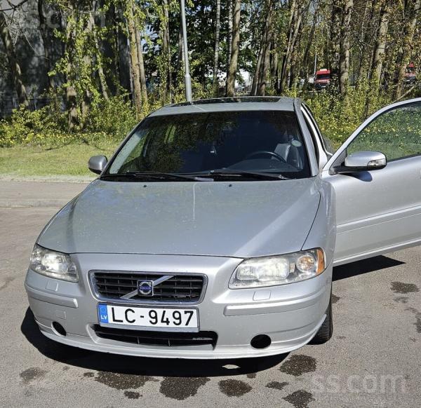 Grey Volvo S60 2007 in Riga, with an engine capacity of 2.40 L and mileage of 282 thousand km for 2800 €, photo 1 on AUTOMOTO.COM.LV