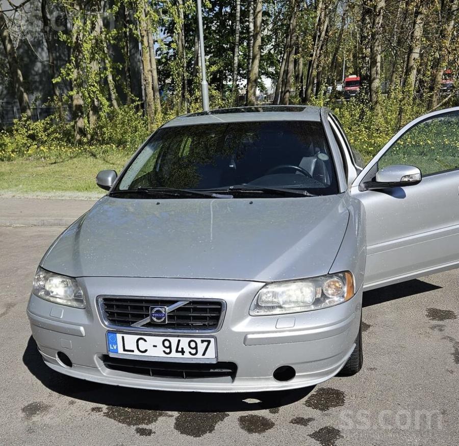 Pelēks Volvo S60 2007 Rīga, ar dzinēja tilpumu 2.40 L un nobraukumu 282 tūkst. km par 2800 €, foto 1 vietnē AUTOMOTO.COM.LV