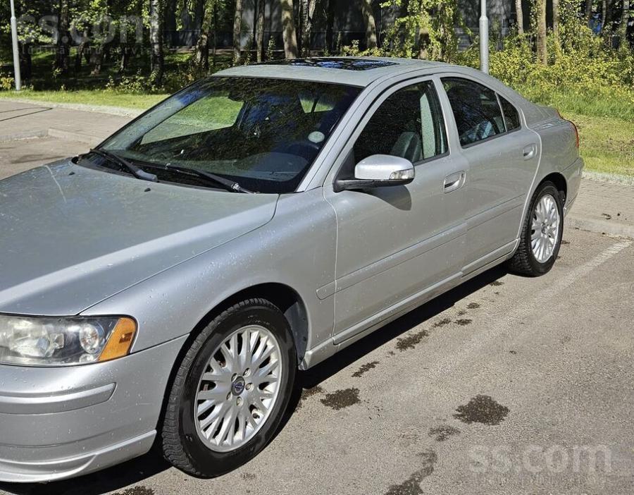 Pelēks Volvo S60 2007 Rīga, ar dzinēja tilpumu 2.40 L un nobraukumu 282 tūkst. km par 2800 €, foto 2 vietnē AUTOMOTO.COM.LV
