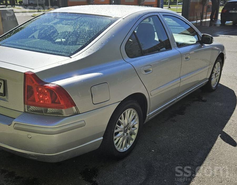 Pelēks Volvo S60 2007 Rīga, ar dzinēja tilpumu 2.40 L un nobraukumu 282 tūkst. km par 2800 €, foto 4 vietnē AUTOMOTO.COM.LV