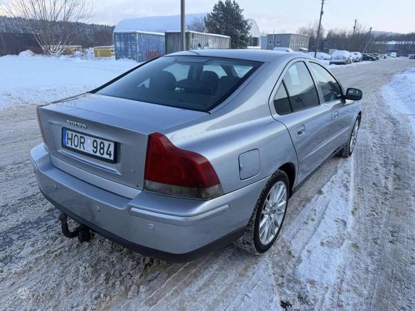 Grey Volvo S60 2007 in Vilnius, with an engine capacity of 2.40 L and mileage of 330 thousand km for 1050 €, photo 5 on AUTOMOTO.COM.LV