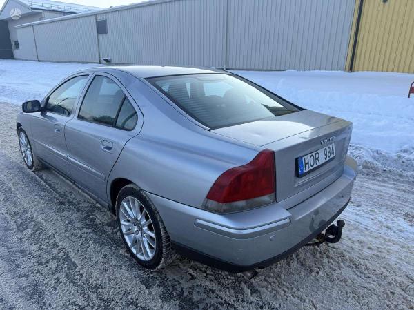 Grey Volvo S60 2007 in Vilnius, with an engine capacity of 2.40 L and mileage of 330 thousand km for 1050 €, photo 6 on AUTOMOTO.COM.LV