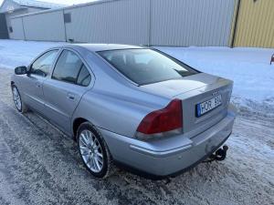 Pelēks Volvo S60 2007 Viļņa, ar dzinēja tilpumu 2.40 L un nobraukumu 330 tūkst. km par 1050 €, foto 6 vietnē AUTOMOTO.COM.LV