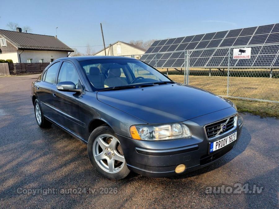 Pelēks Volvo S60 2007 Paide, ar dzinēja tilpumu 2.40 L un nobraukumu 260 tūkst. km par 4450 €, foto 2 vietnē AUTOMOTO.COM.LV